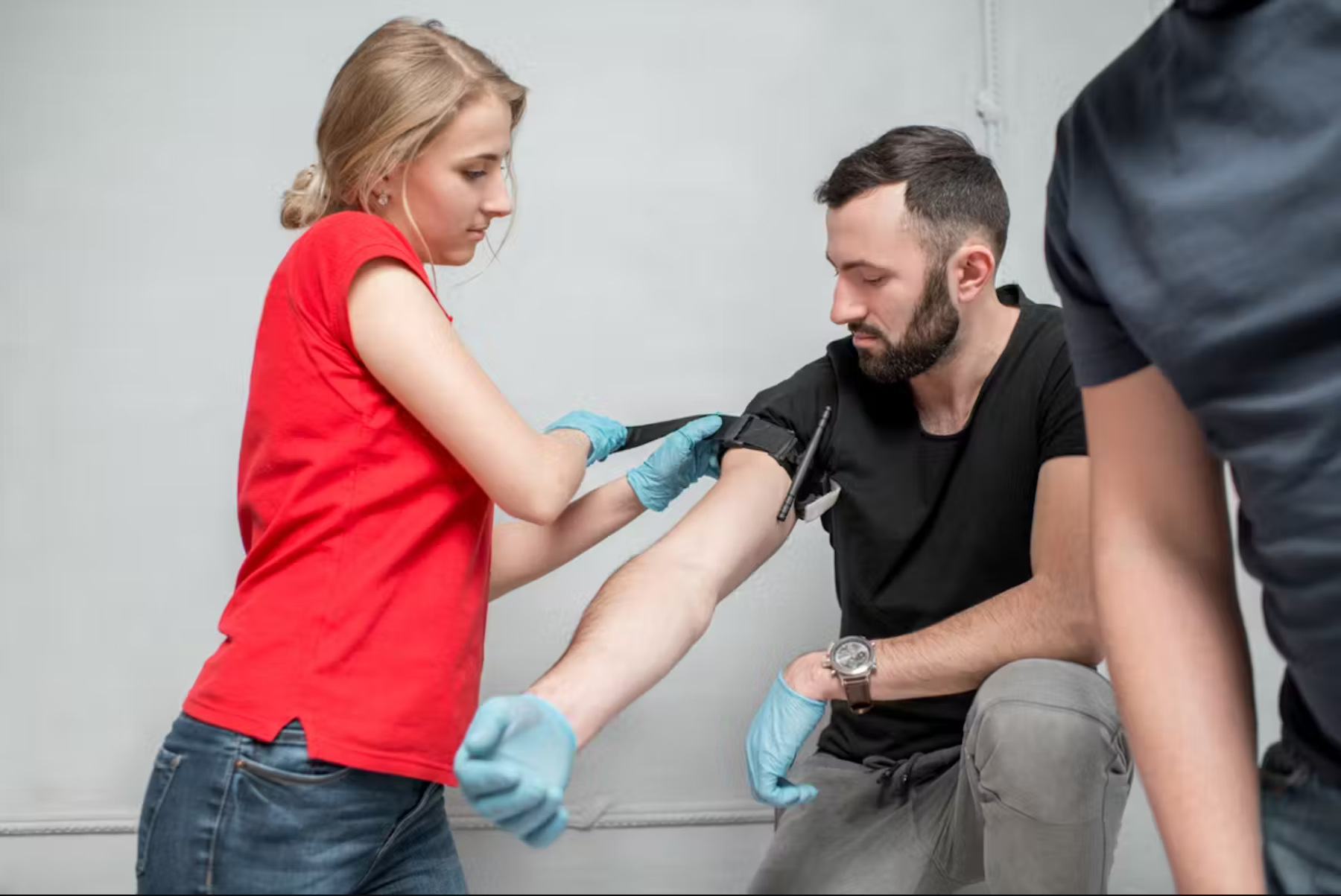 Savez-vous comment faire un garrot en cas d'hémorragie